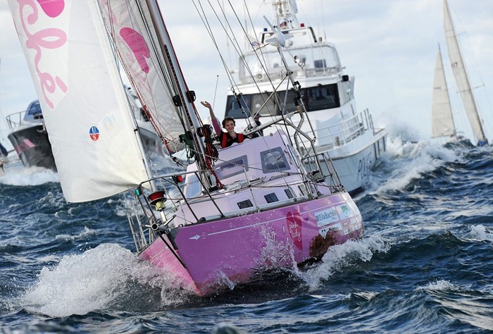 16-Year Old Australian Sails Around the World on a Pink Boat! | Amusing ...